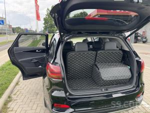 Black Kia Sorento 2018 in Riga, with an engine capacity of 2.20 L and mileage of 158 thousand km for 20800 €, photo 16 on AUTOMOTO.COM.LV