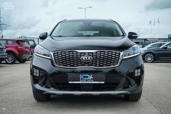 Black Kia Sorento 2018 in Kaunas, with an engine capacity of 2.20 L and mileage of 105 thousand km for 21350 €, photo 3 on AUTOMOTO.COM.LV