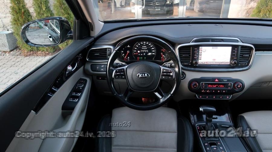 Black Kia Sorento 2018 in Tallinn, with an engine capacity of 2.20 L and mileage of 154 thousand km for 17990 €, photo 5 on AUTOMOTO.COM.LV