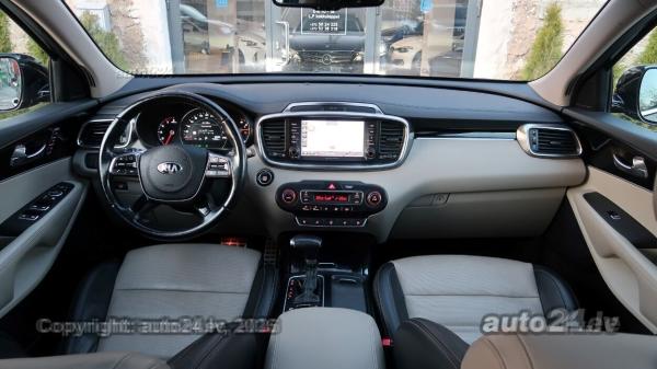 Black Kia Sorento 2018 in Tallinn, with an engine capacity of 2.20 L and mileage of 154 thousand km for 17990 €, photo 5 on AUTOMOTO.COM.LV