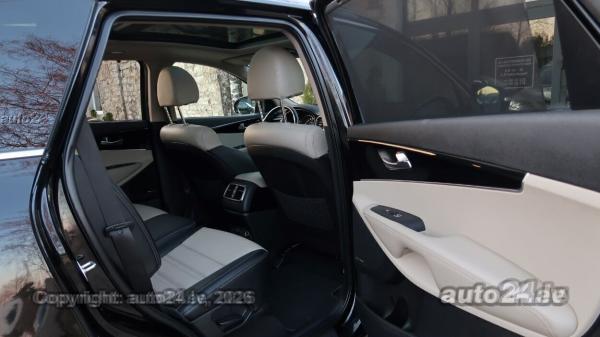 Black Kia Sorento 2018 in Tallinn, with an engine capacity of 2.20 L and mileage of 154 thousand km for 17990 €, photo 8 on AUTOMOTO.COM.LV