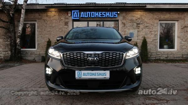 Black Kia Sorento 2018 in Tallinn, with an engine capacity of 2.20 L and mileage of 154 thousand km for 17990 €, photo 10 on AUTOMOTO.COM.LV
