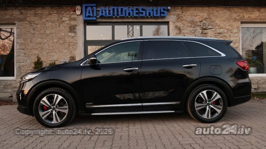 Black Kia Sorento 2018 in Tallinn, with an engine capacity of 2.20 L and mileage of 154 thousand km for 17990 €, photo 13 on AUTOMOTO.COM.LV