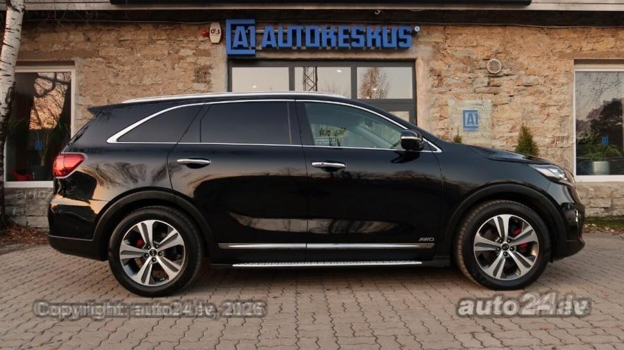 Black Kia Sorento 2018 in Tallinn, with an engine capacity of 2.20 L and mileage of 154 thousand km for 17990 €, photo 14 on AUTOMOTO.COM.LV