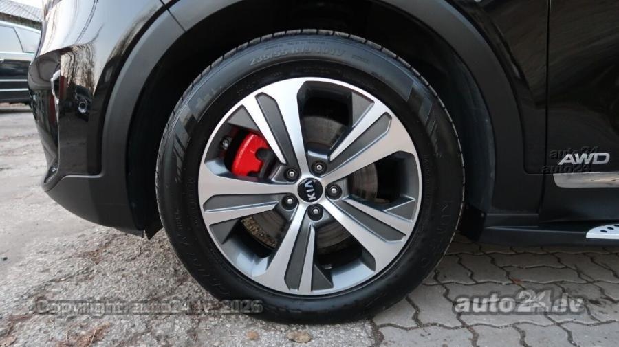 Black Kia Sorento 2018 in Tallinn, with an engine capacity of 2.20 L and mileage of 154 thousand km for 17990 €, photo 17 on AUTOMOTO.COM.LV