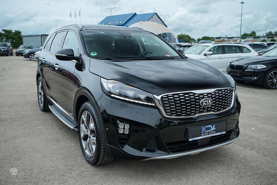 Black Kia Sorento 2018 in Marijampole, with an engine capacity of 2.20 L and mileage of 105 thousand km for 21250 €, photo 3 on AUTOMOTO.COM.LV