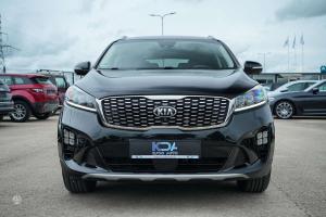 Black Kia Sorento 2018 in Marijampole, with an engine capacity of 2.20 L and mileage of 105 thousand km for 21250 €, photo 4 on AUTOMOTO.COM.LV