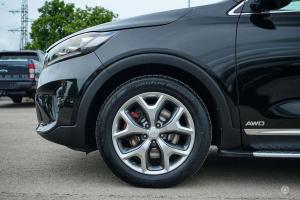 Black Kia Sorento 2018 in Marijampole, with an engine capacity of 2.20 L and mileage of 105 thousand km for 21250 €, photo 7 on AUTOMOTO.COM.LV