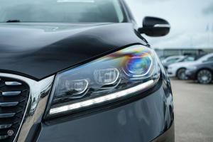 Black Kia Sorento 2018 in Marijampole, with an engine capacity of 2.20 L and mileage of 105 thousand km for 21250 €, photo 8 on AUTOMOTO.COM.LV