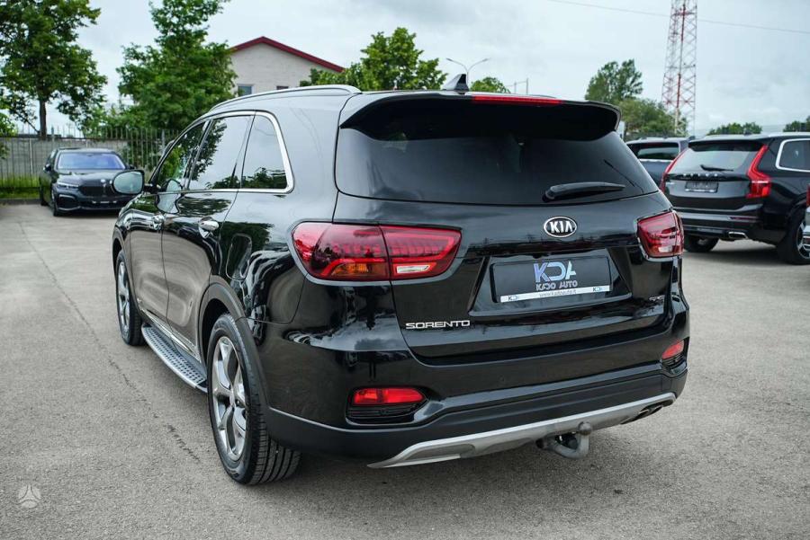 Black Kia Sorento 2018 in Marijampole, with an engine capacity of 2.20 L and mileage of 105 thousand km for 21250 €, photo 11 on AUTOMOTO.COM.LV
