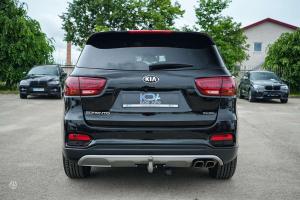 Black Kia Sorento 2018 in Marijampole, with an engine capacity of 2.20 L and mileage of 105 thousand km for 21250 €, photo 12 on AUTOMOTO.COM.LV