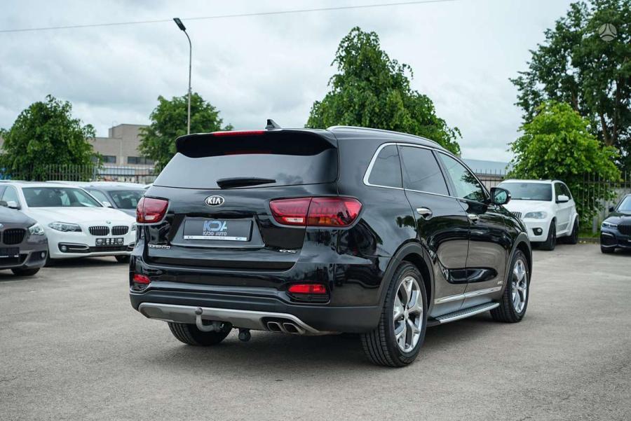 Black Kia Sorento 2018 in Marijampole, with an engine capacity of 2.20 L and mileage of 105 thousand km for 21250 €, photo 14 on AUTOMOTO.COM.LV