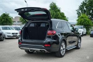 Black Kia Sorento 2018 in Marijampole, with an engine capacity of 2.20 L and mileage of 105 thousand km for 21250 €, photo 15 on AUTOMOTO.COM.LV