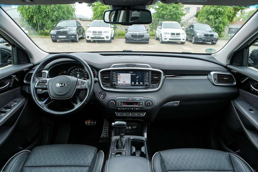 Black Kia Sorento 2018 in Marijampole, with an engine capacity of 2.20 L and mileage of 105 thousand km for 21250 €, photo 18 on AUTOMOTO.COM.LV