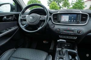 Black Kia Sorento 2018 in Marijampole, with an engine capacity of 2.20 L and mileage of 105 thousand km for 21250 €, photo 19 on AUTOMOTO.COM.LV