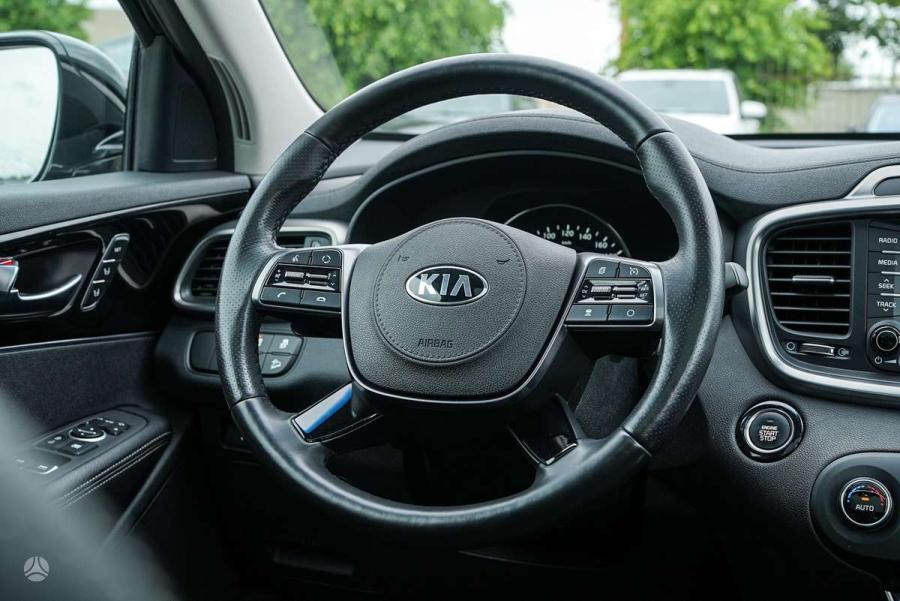 Black Kia Sorento 2018 in Marijampole, with an engine capacity of 2.20 L and mileage of 105 thousand km for 21250 €, photo 20 on AUTOMOTO.COM.LV