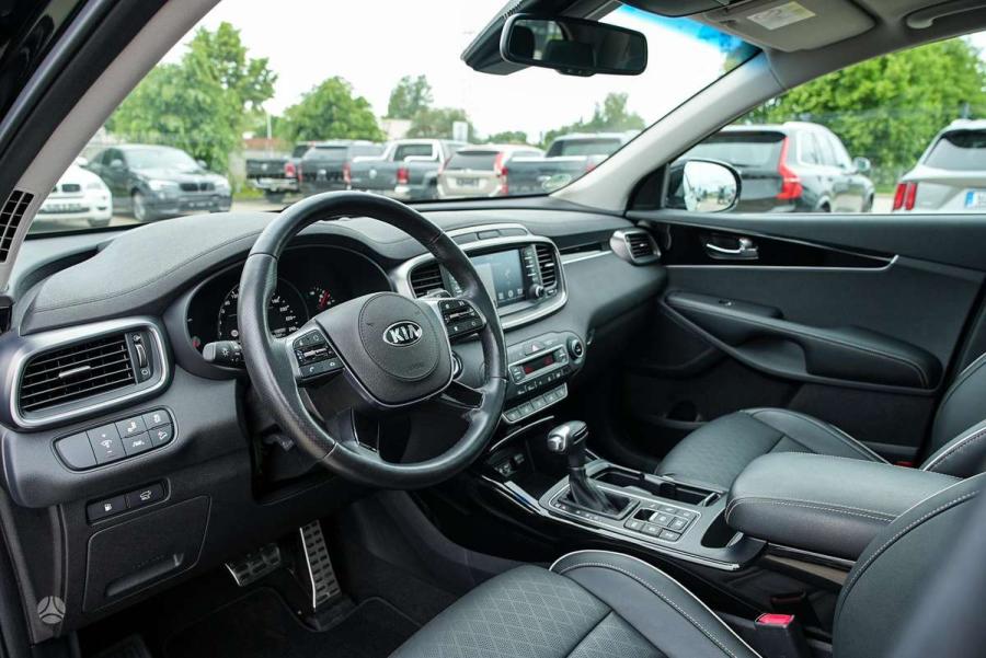 Black Kia Sorento 2018 in Marijampole, with an engine capacity of 2.20 L and mileage of 105 thousand km for 21250 €, photo 28 on AUTOMOTO.COM.LV