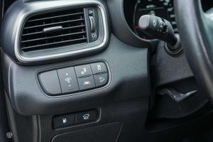 Black Kia Sorento 2018 in Marijampole, with an engine capacity of 2.20 L and mileage of 105 thousand km for 21250 €, photo 31 on AUTOMOTO.COM.LV