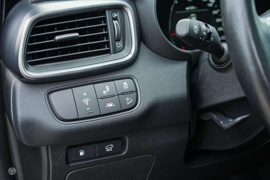 Black Kia Sorento 2018 in Marijampole, with an engine capacity of 2.20 L and mileage of 105 thousand km for 21250 €, photo 31 on AUTOMOTO.COM.LV