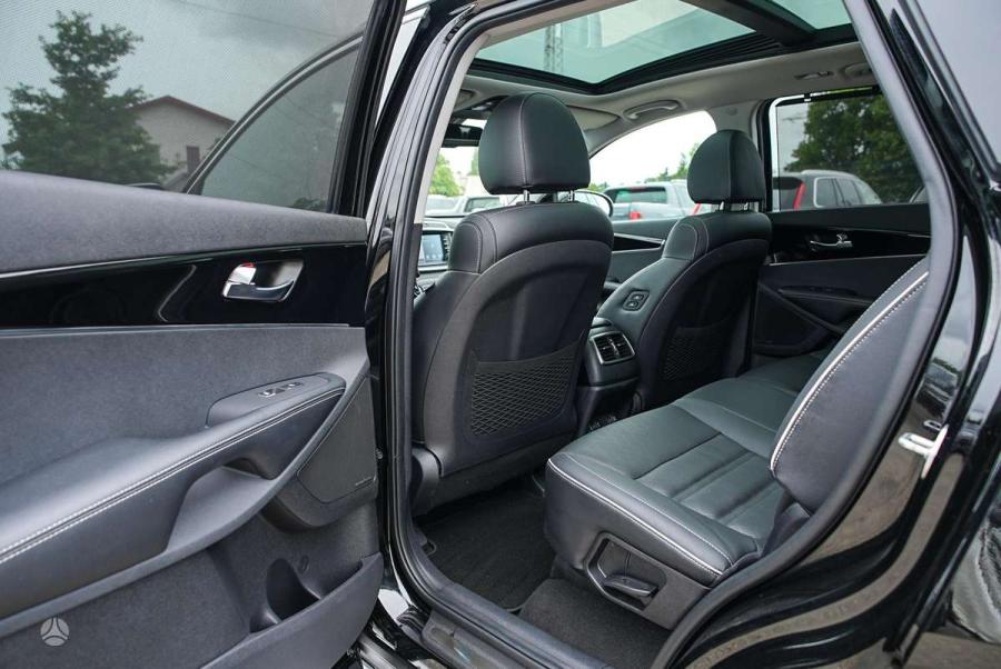 Black Kia Sorento 2018 in Marijampole, with an engine capacity of 2.20 L and mileage of 105 thousand km for 21250 €, photo 35 on AUTOMOTO.COM.LV