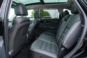 Black Kia Sorento 2018 in Marijampole, with an engine capacity of 2.20 L and mileage of 105 thousand km for 21250 €, photo 36 on AUTOMOTO.COM.LV