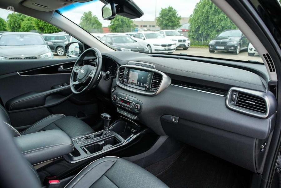 Black Kia Sorento 2018 in Marijampole, with an engine capacity of 2.20 L and mileage of 105 thousand km for 21250 €, photo 43 on AUTOMOTO.COM.LV