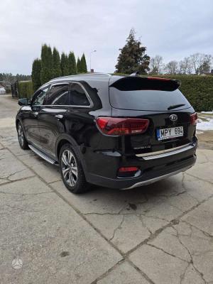 Melns Kia Sorento 2018 Mažeikiai, ar dzinēja tilpumu 2.20 L un nobraukumu 115 tūkst. km par 18000 €, foto 4 vietnē AUTOMOTO.COM.LV