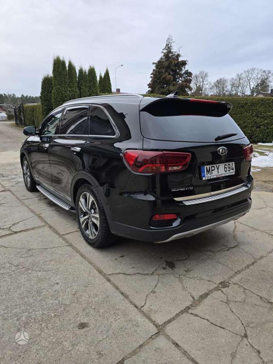 Melns Kia Sorento 2018 Mažeikiai, ar dzinēja tilpumu 2.20 L un nobraukumu 115 tūkst. km par 18000 €, foto 4 vietnē AUTOMOTO.COM.LV