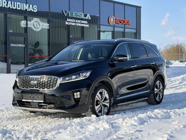 Black Kia Sorento 2019 in Siauliai, with an engine capacity of 2.20 L and mileage of 225 thousand km for 18790 €, photo 1 on AUTOMOTO.COM.LV