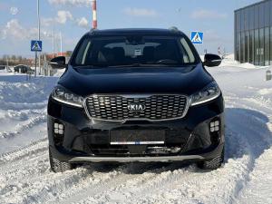 Black Kia Sorento 2019 in Siauliai, with an engine capacity of 2.20 L and mileage of 225 thousand km for 18790 €, photo 2 on AUTOMOTO.COM.LV