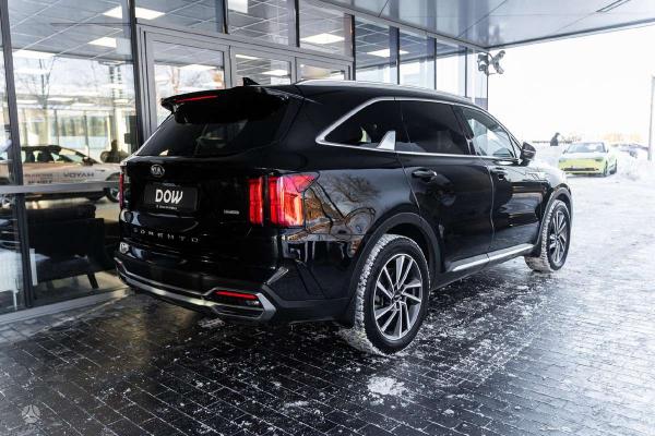 Black Kia Sorento 2020 in Vilnius, with an engine capacity of 1.60 L and mileage of 112 thousand km for 26990 €, photo 7 on AUTOMOTO.COM.LV