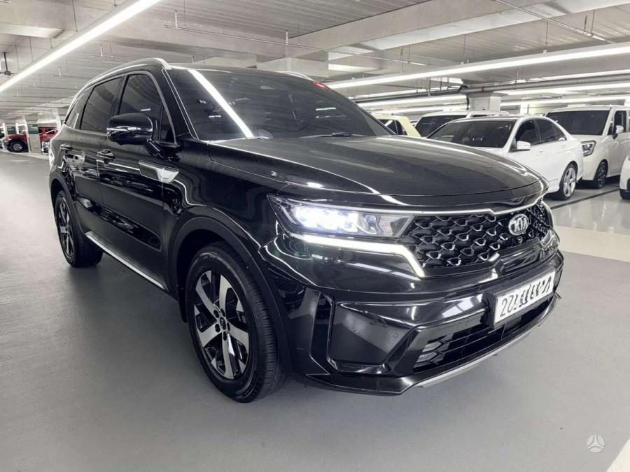 Black Kia Sorento 2020 in Vilnius, with an engine capacity of 2.20 L and mileage of 192 thousand km for 17500 €, photo 1 on AUTOMOTO.COM.LV