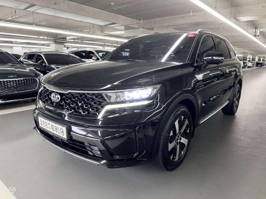 Black Kia Sorento 2020 in Vilnius, with an engine capacity of 2.20 L and mileage of 192 thousand km for 17500 €, photo 3 on AUTOMOTO.COM.LV