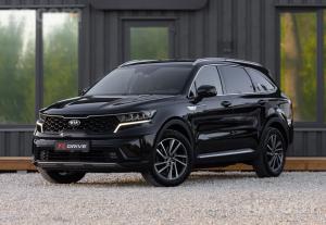 Black Kia Sorento 2021 in Jelgava, with an engine capacity of 1.60 L and mileage of 175 thousand km for 23600 €, photo 5 on AUTOMOTO.COM.LV