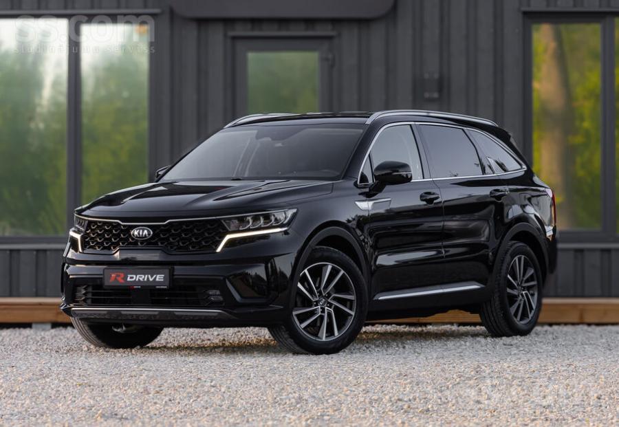 Black Kia Sorento 2021 in Jelgava, with an engine capacity of 1.60 L and mileage of 175 thousand km for 23600 €, photo 5 on AUTOMOTO.COM.LV