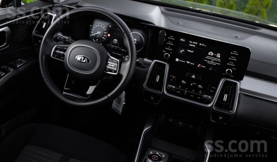 Black Kia Sorento 2021 in Jelgava, with an engine capacity of 1.60 L and mileage of 175 thousand km for 23600 €, photo 10 on AUTOMOTO.COM.LV