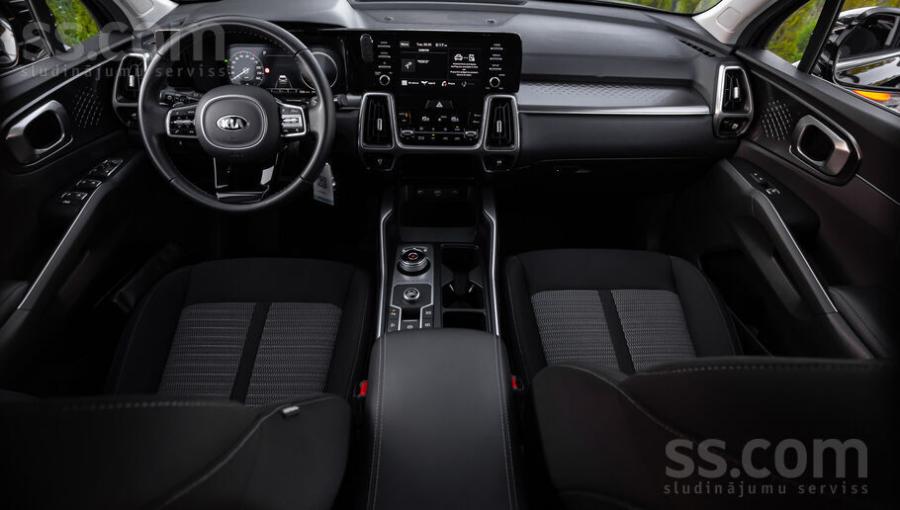 Black Kia Sorento 2021 in Jelgava, with an engine capacity of 1.60 L and mileage of 175 thousand km for 23600 €, photo 12 on AUTOMOTO.COM.LV