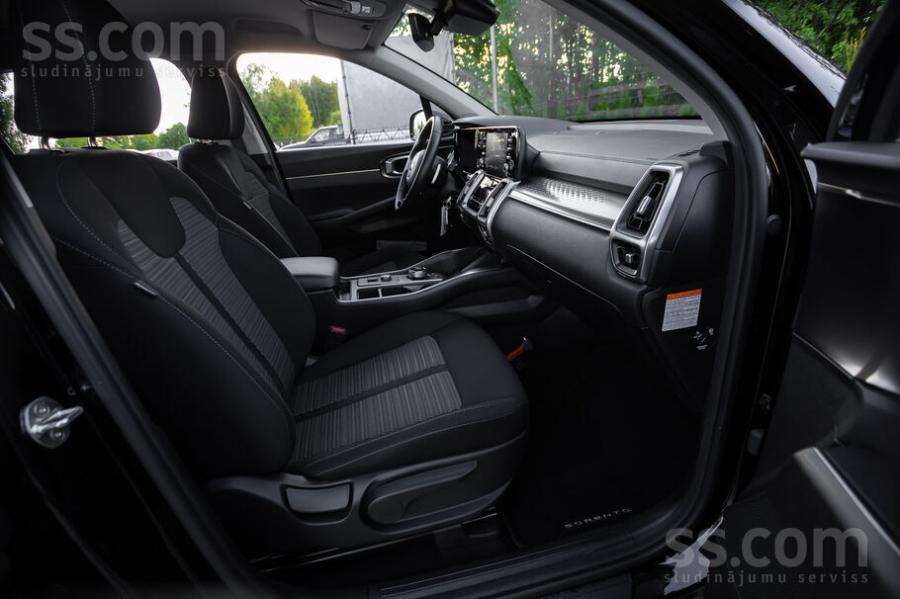 Black Kia Sorento 2021 in Jelgava, with an engine capacity of 1.60 L and mileage of 175 thousand km for 23600 €, photo 13 on AUTOMOTO.COM.LV