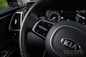 Black Kia Sorento 2021 in Jelgava, with an engine capacity of 1.60 L and mileage of 175 thousand km for 23600 €, photo 15 on AUTOMOTO.COM.LV