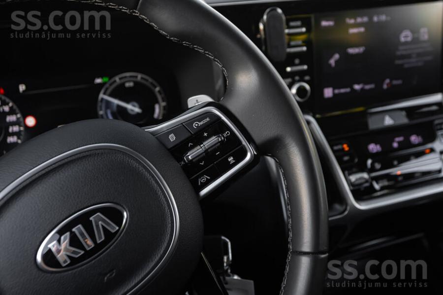 Black Kia Sorento 2021 in Jelgava, with an engine capacity of 1.60 L and mileage of 175 thousand km for 23600 €, photo 16 on AUTOMOTO.COM.LV