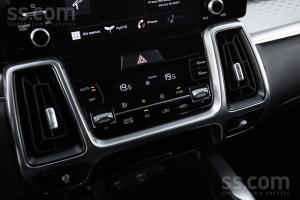 Black Kia Sorento 2021 in Jelgava, with an engine capacity of 1.60 L and mileage of 175 thousand km for 23600 €, photo 21 on AUTOMOTO.COM.LV