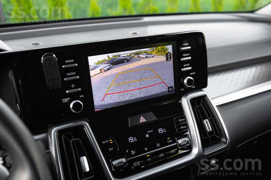 Black Kia Sorento 2021 in Jelgava, with an engine capacity of 1.60 L and mileage of 175 thousand km for 23600 €, photo 24 on AUTOMOTO.COM.LV
