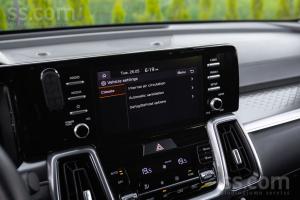 Black Kia Sorento 2021 in Jelgava, with an engine capacity of 1.60 L and mileage of 175 thousand km for 23600 €, photo 28 on AUTOMOTO.COM.LV
