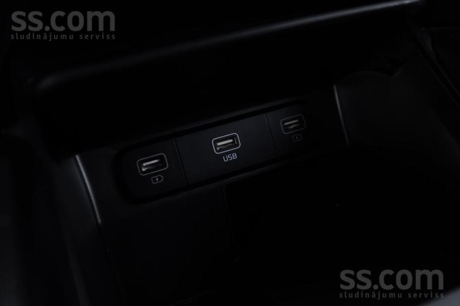 Black Kia Sorento 2021 in Jelgava, with an engine capacity of 1.60 L and mileage of 175 thousand km for 23600 €, photo 30 on AUTOMOTO.COM.LV