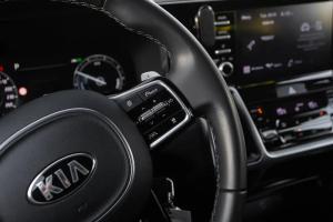 Black Kia Sorento 2021 in Jelgava, with an engine capacity of 1.60 L and mileage of 175 thousand km for 23600 €, photo 16 on AUTOMOTO.COM.LV