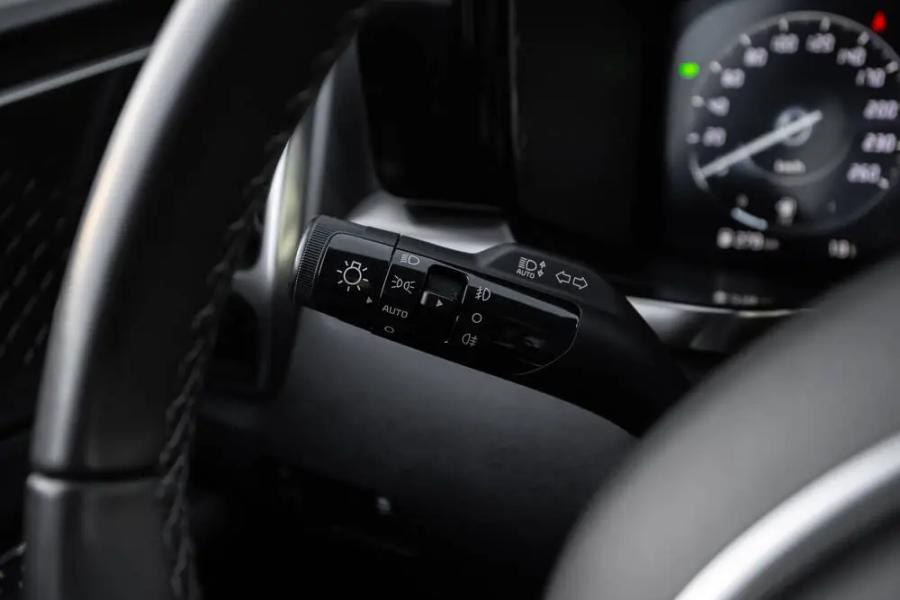 Black Kia Sorento 2021 in Jelgava, with an engine capacity of 1.60 L and mileage of 175 thousand km for 23600 €, photo 18 on AUTOMOTO.COM.LV