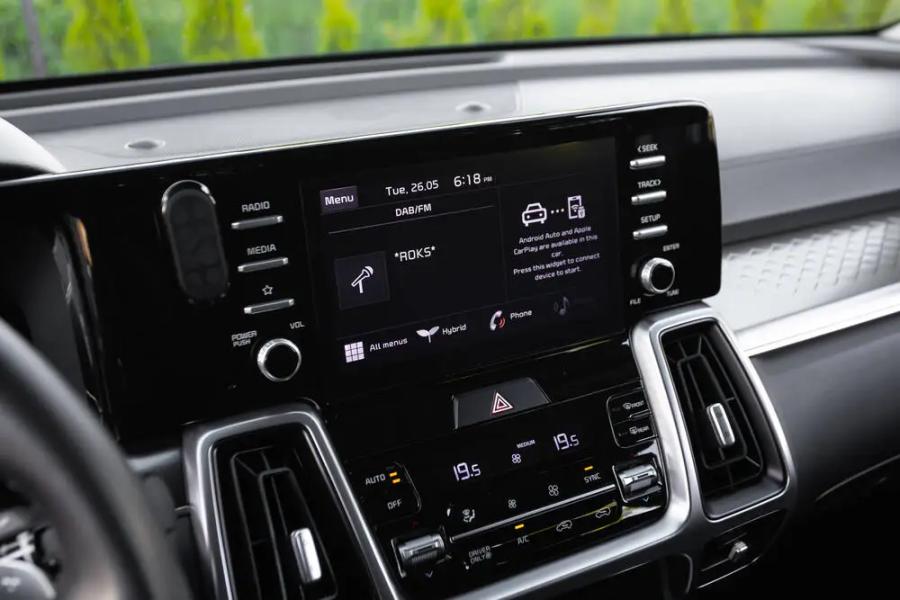 Black Kia Sorento 2021 in Jelgava, with an engine capacity of 1.60 L and mileage of 175 thousand km for 23600 €, photo 23 on AUTOMOTO.COM.LV