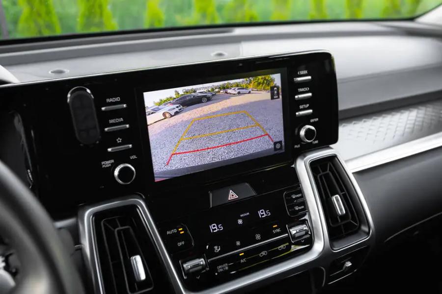 Black Kia Sorento 2021 in Jelgava, with an engine capacity of 1.60 L and mileage of 175 thousand km for 23600 €, photo 24 on AUTOMOTO.COM.LV