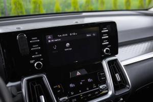Black Kia Sorento 2021 in Jelgava, with an engine capacity of 1.60 L and mileage of 175 thousand km for 23600 €, photo 26 on AUTOMOTO.COM.LV