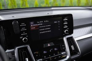 Black Kia Sorento 2021 in Jelgava, with an engine capacity of 1.60 L and mileage of 175 thousand km for 23600 €, photo 28 on AUTOMOTO.COM.LV
